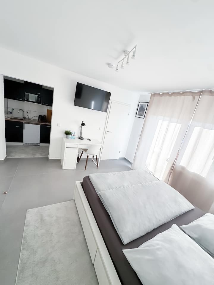 Durdi Serviced Apartment | Doppelbett Balkon 24h - Dieburg