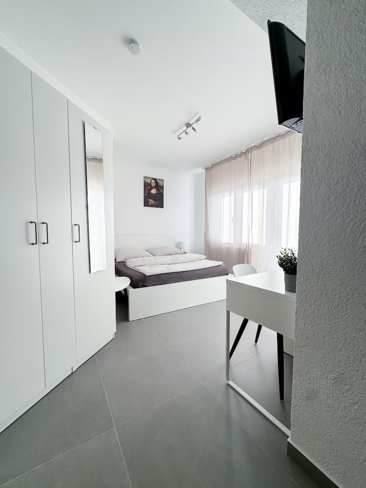 Durdi Serviced Apartment | Doppelbett Balkon 24h - Dieburg