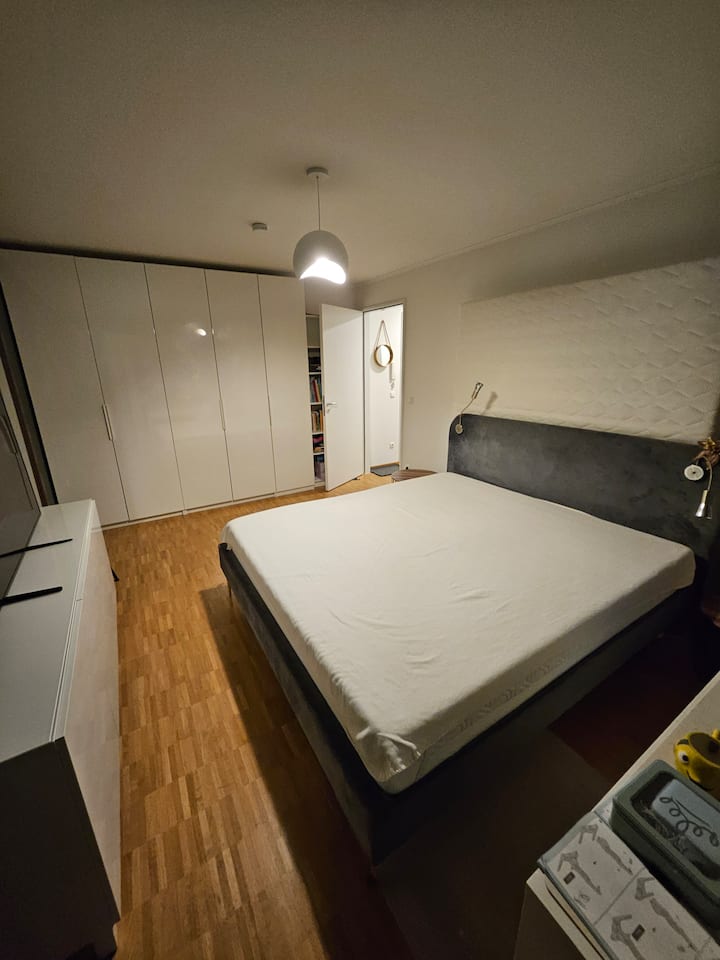 Separate Wohnung Mit 50m². Schlafzimmer+wohnküche. - München