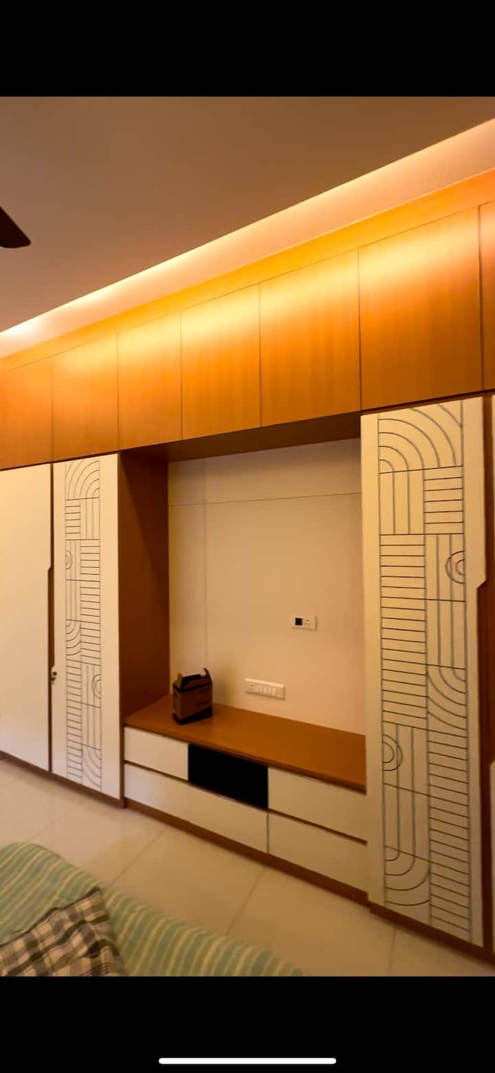 Aashna Paradise Laxurious High Floor Living+pool - Gandhinagar