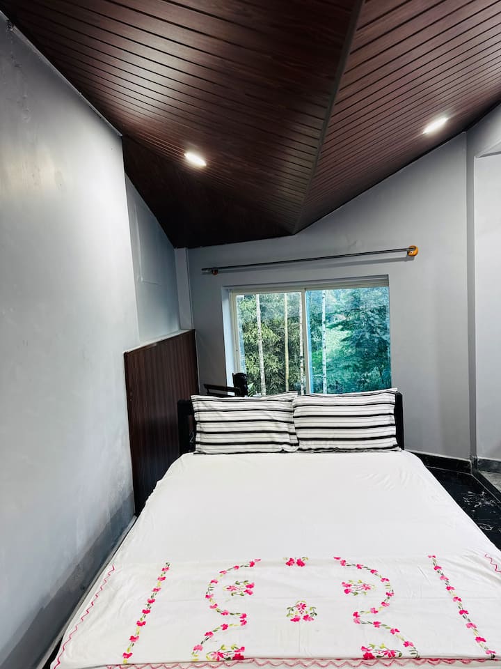 Earthy 1br, 1 Attached Washroom | Cozy Eco-earth - コダグ