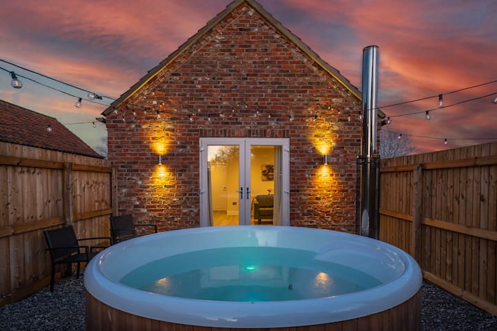 Luxury Barn With Private Wood-fired Hot Tub. - Yorkshire