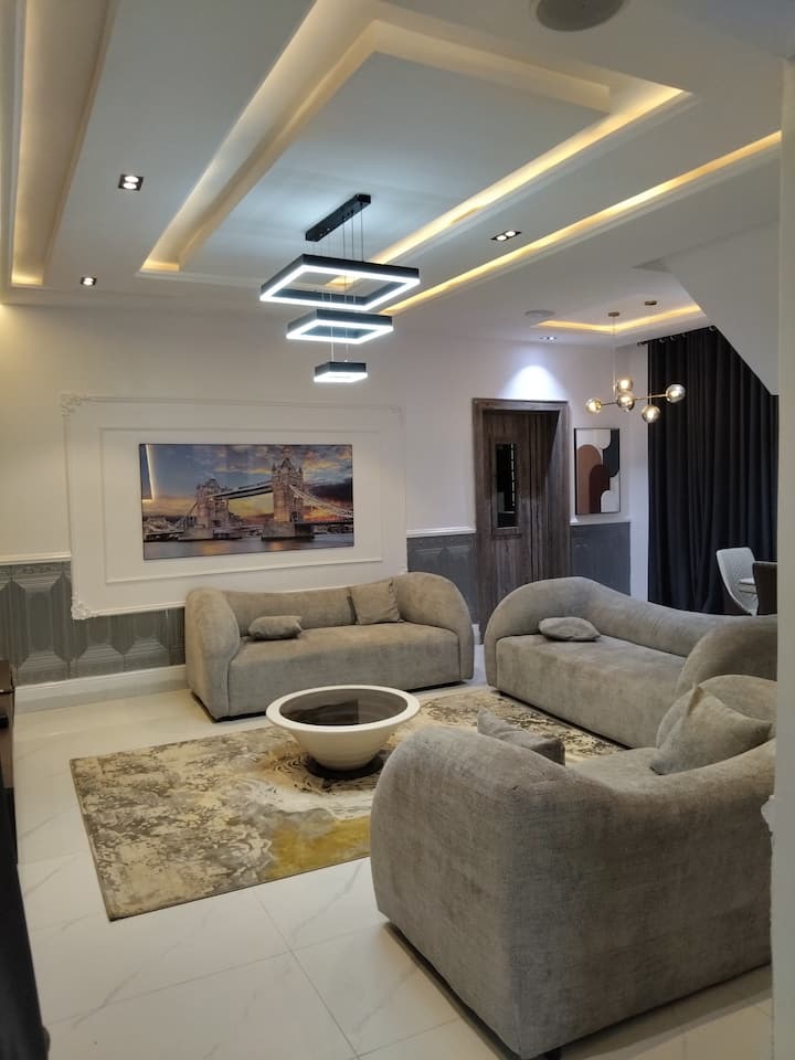 Luxury 5bedroom Apartment (Oyster Shell) - Lagos