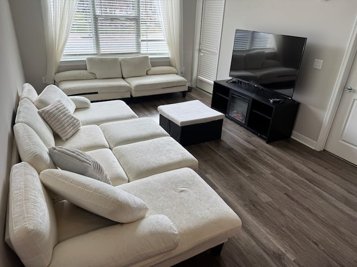 Luxurious Getaway Just Steps From Everything! - Williamsburg, VA