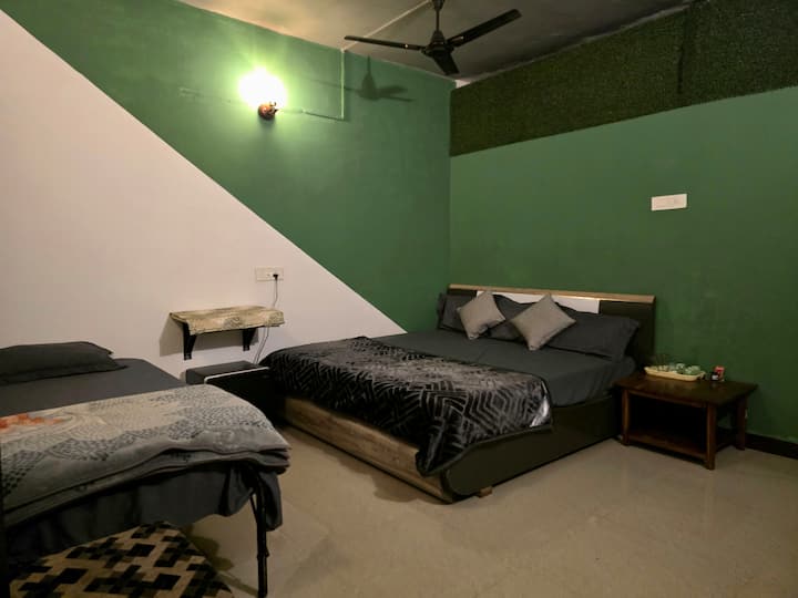 Nomad Stays - Valparai