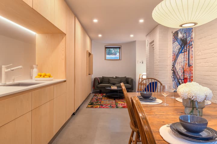 Queen West Designer Suite | Ossington + Parking - Toronto