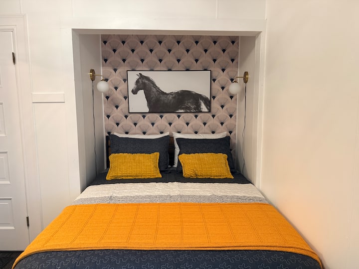 The Golden Nook - Bay City, MI