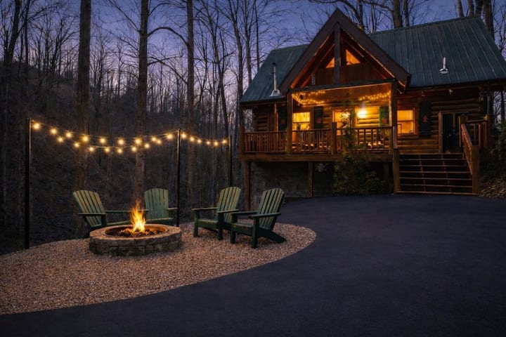 Luxury Smoky Mtn Cabin | Sauna, Hot Tub, Arcade - Gatlinburg, TN