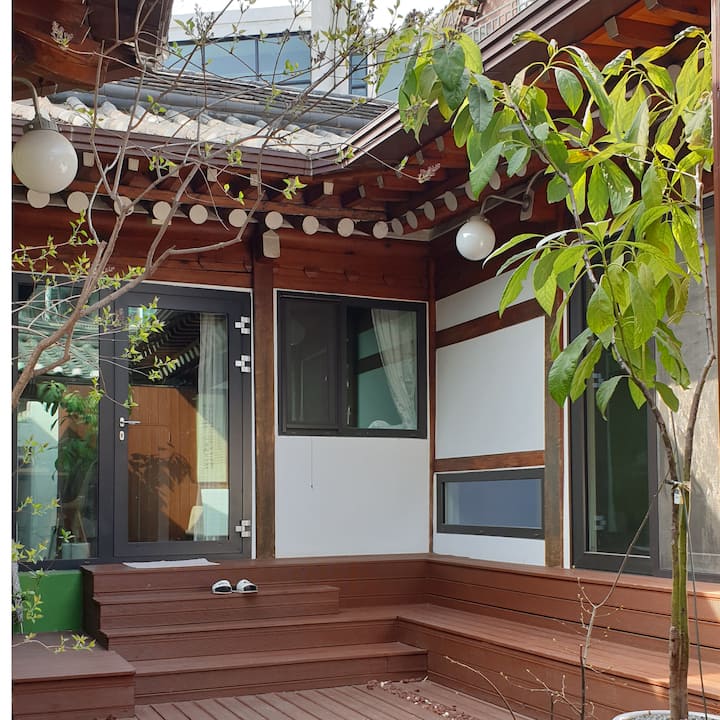 Private Entire Hanok/독채한옥/한성대입구역 /경복궁/명동/홍대/북촌/강남 - Seoul