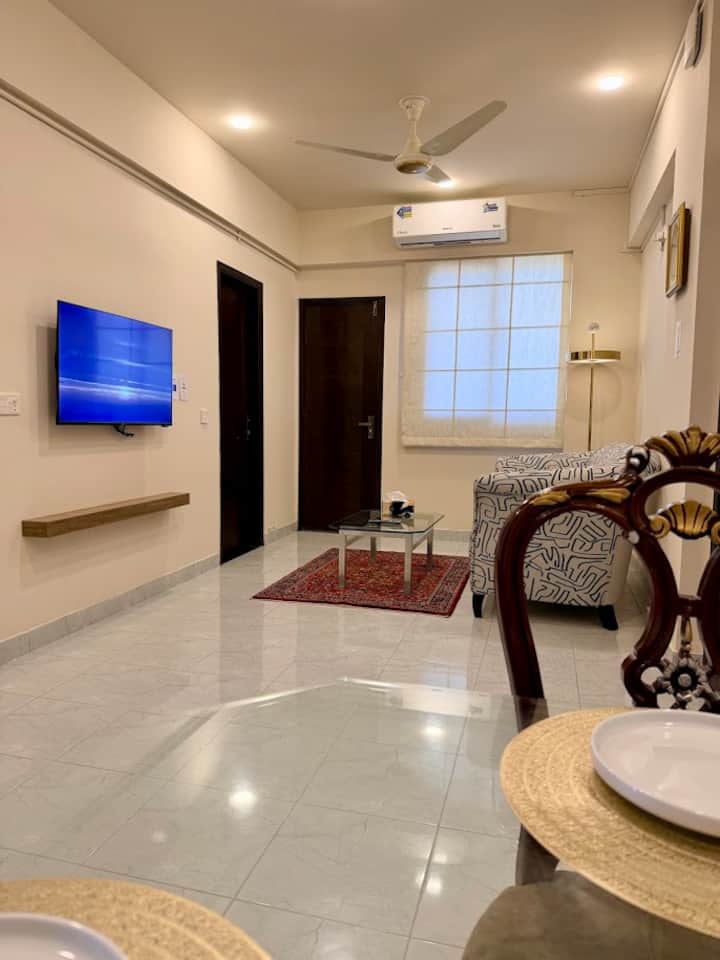 Gourmet Getaway - Unit 3 - Karachi