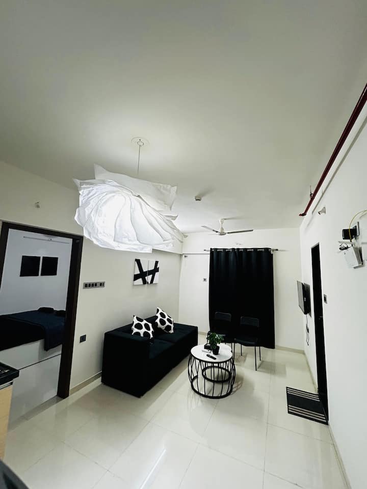 Cool 1bhk Near Airport Wifi | Couple Friendly| Lux - Pune
