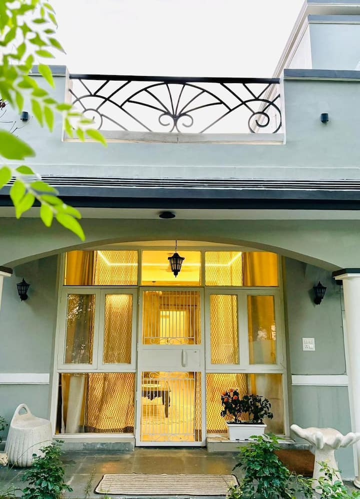 Luxurious 4 Bhk Apartment |Chill Byob - Gurugram