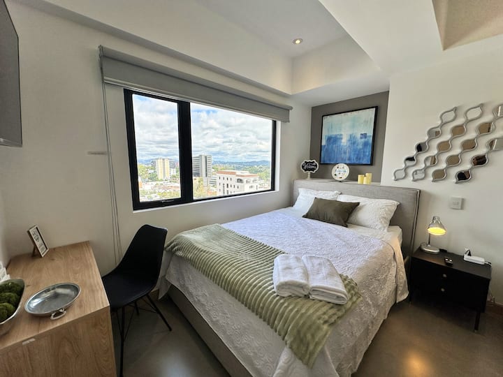 Habitación Privada Con A/c En Zona 10 - Guatemala City