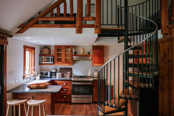 The Leeway - Loft Duplex W/ Deck - Phoenicia, NY