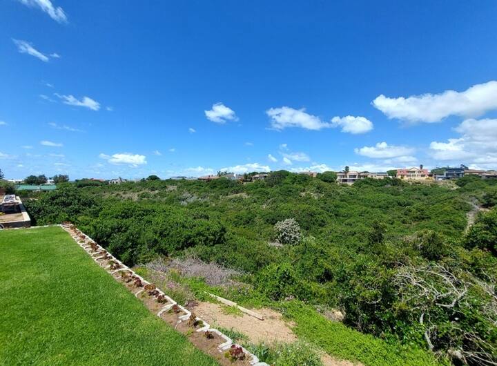 De Brakke Guesthouse • Stilbaai Coastal Haven - Still Bay