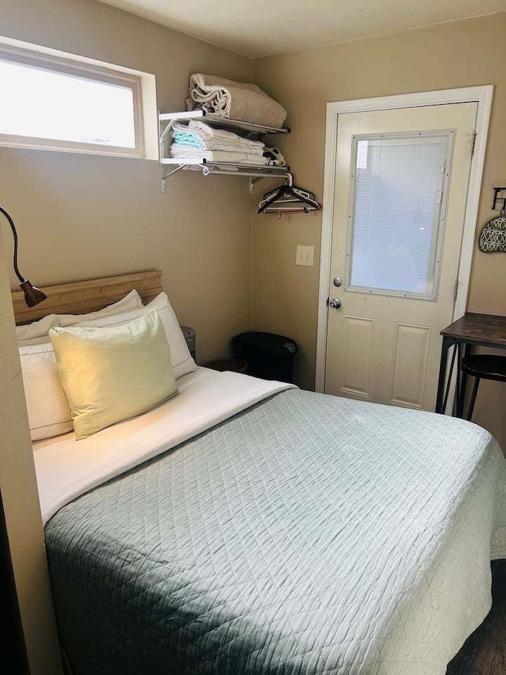 Best Location In Downtown Flagstaff! New Tiny Home - Flagstaff, AZ