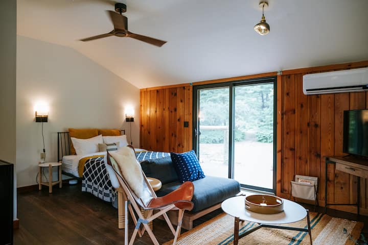 The Leeway - Studio Suite W/ Deck - Phoenicia, NY