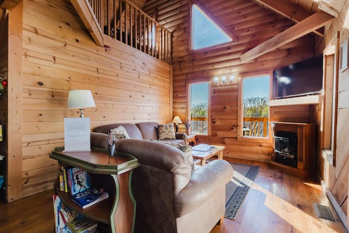 Cliff Line Views -Trails - New Hottub -Petfriendly - Kentucky
