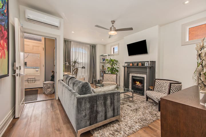 Curated Designer Pied-à-terre In Centretown - Ottawa