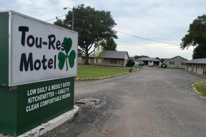 Tourest Motel - Standard, IL