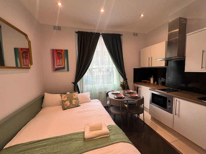 F1/1g4 High Ceiling 1b1b Next To Baker Street - Marylebone