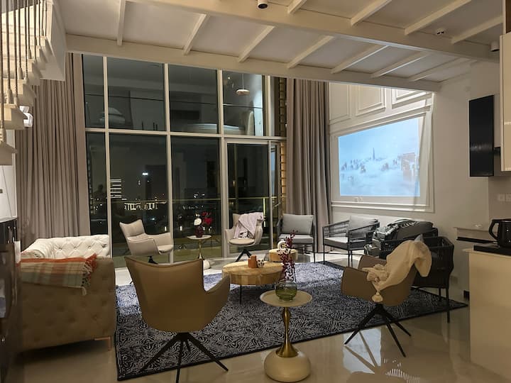 Bridgerton Versailles - Luxe Presidential Duplex - Manesar