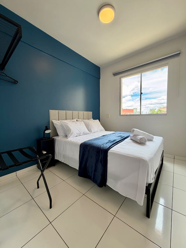 Apto Com 2 Quartos E A/c Ao Lado Da Santa Casa - Montes Claros