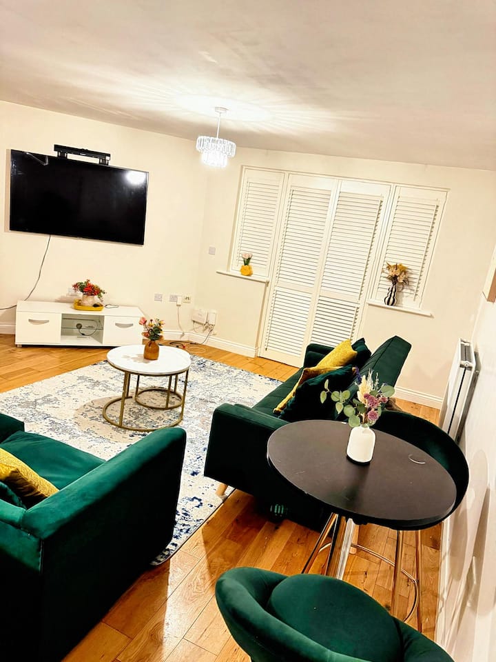 Stylish Mk Flat | Free Parking & Wi-fi - Milton Keynes