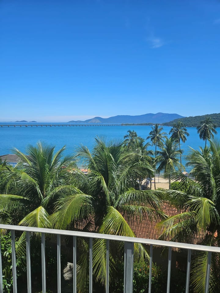 Casa Com Vista Para O Mar • 12 Quartos (10 Suítes) - Mangaratiba