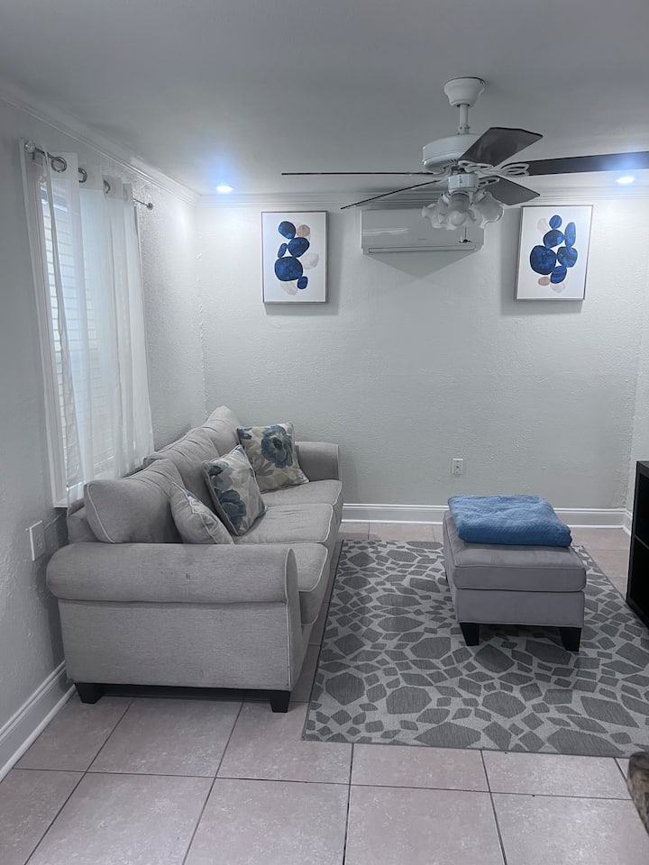 Cozy Guesthouse - Houston, TX