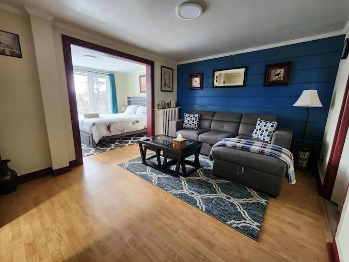 Cozy Woodsview Getaway – Walk To Town - Saranac Lake, NY