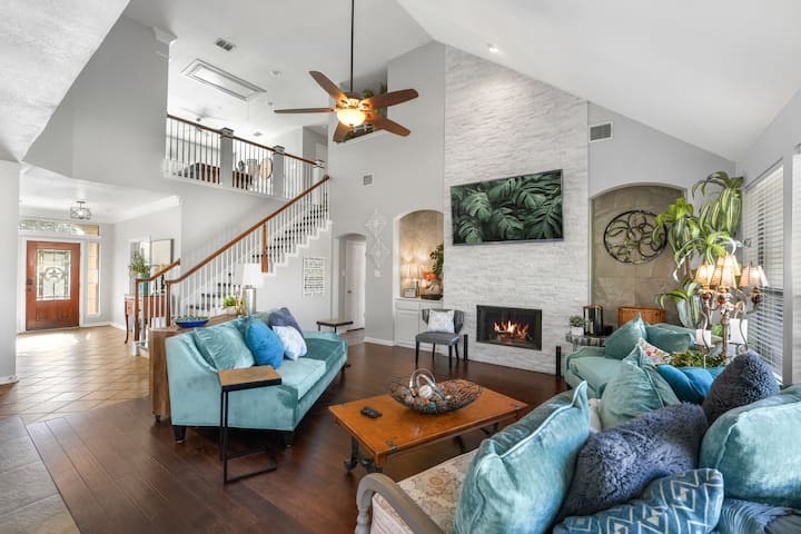 Big Cozy Dream W/ Hot Tub, Pool Table & Arcades - Allen, TX