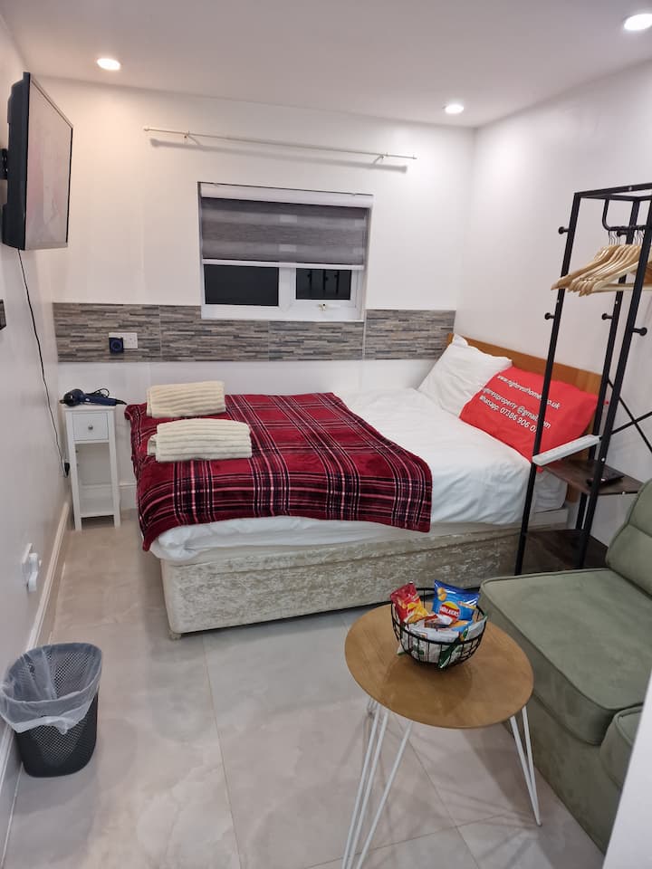 Nightrest Homes Studio Parking +5 Minutes Airport - Luton