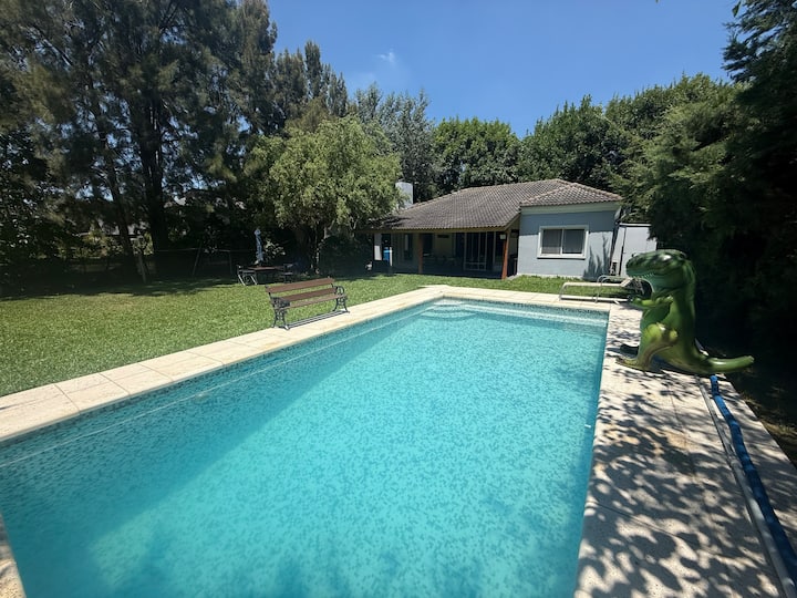 Casa Con Pileta En Barrio Privado Las Fuentes - San Vicente, Argentina