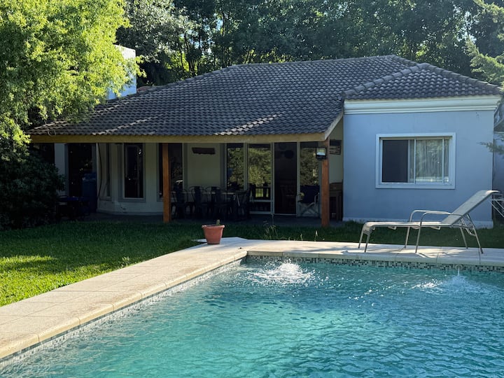 Casa Con Pileta En Barrio Privado - San Vicente, Argentina