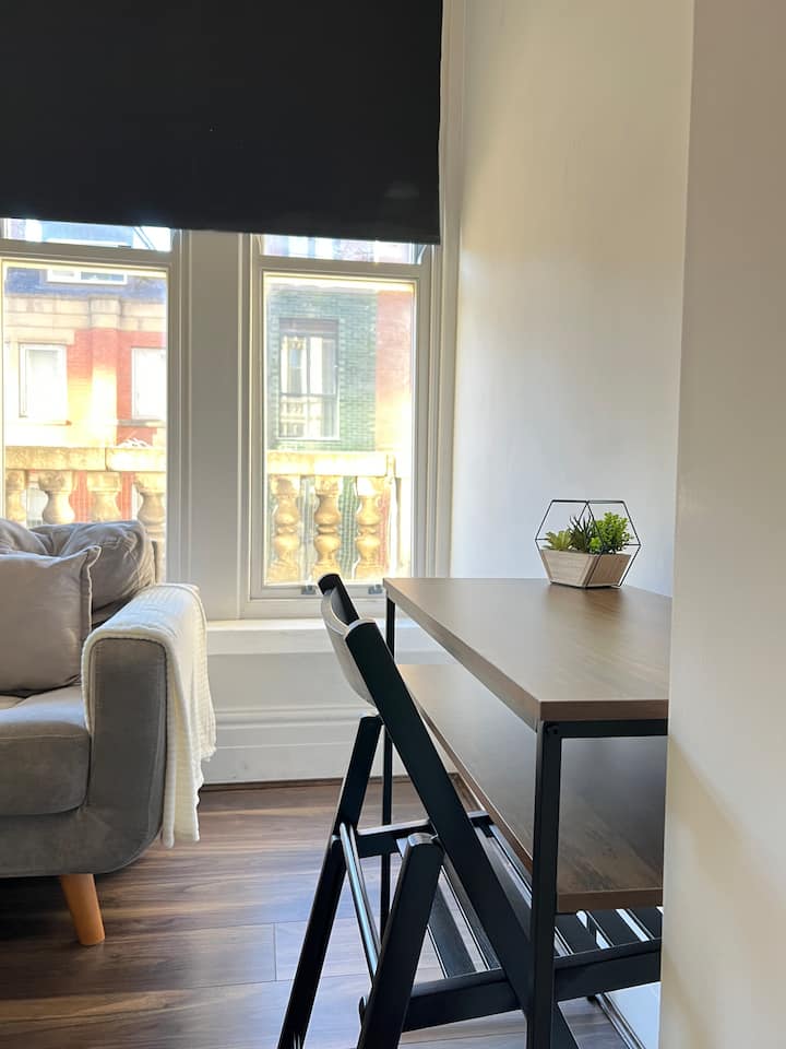 Beautiful 2 Bed Leeds Apartment - Near Lgi And Uni - Leeds