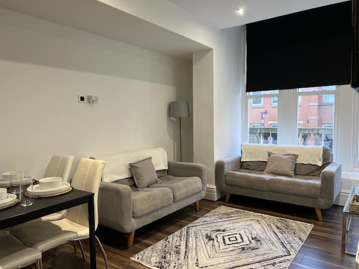 Cozy & Central Leeds Apartment - Near Lgi & Shops - Leeds