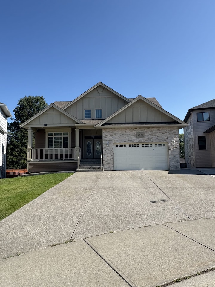 Modern 2‑bedroom Suite • Private & Fully Furnished - Prince George