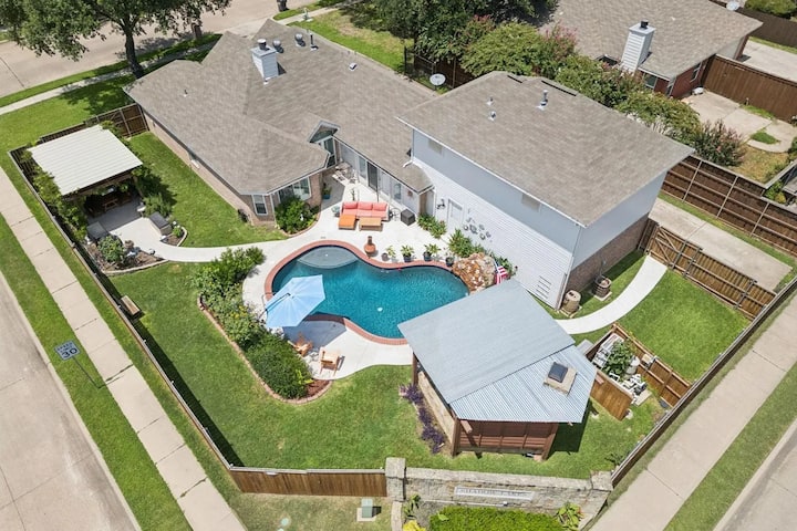 Spanish Villa • Pool & Movie Theater - Allen, TX
