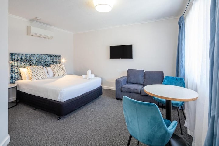 Motel Room With 1 Queen Bed - Batemans Bay