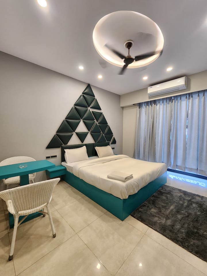 Aqua : Netflix | Prime | Wi-fi | Balcony - Lucknow