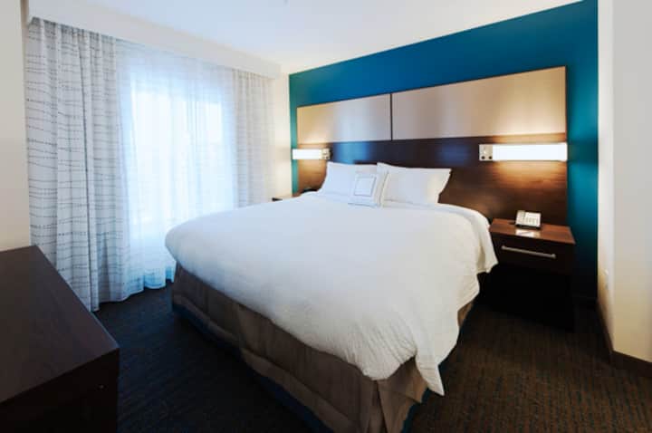 Large Br Hotel Suite/world Cup Travel - West Chester, PA