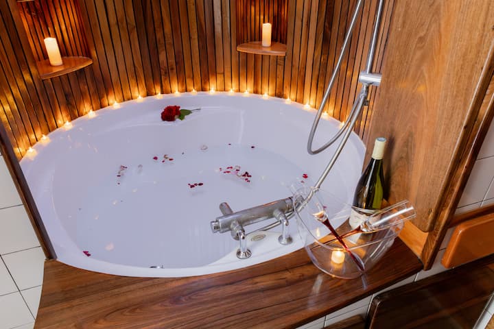 La Fée Mélusine Suite Bien-être & Spa Privatif - Lusignan