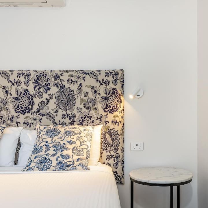 Motel Room With 1 Queen Bed (River View) - Batemans Bay