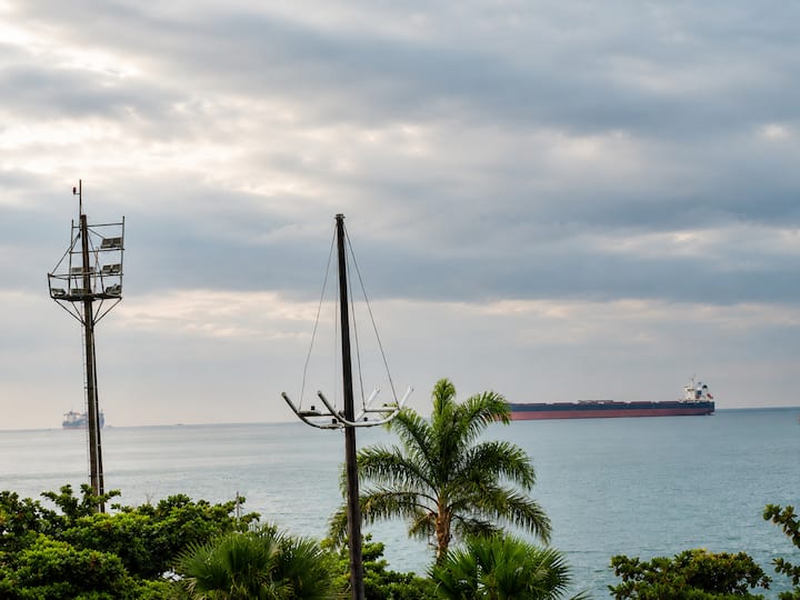 Seafront Apartment · Garage · Up To 7 Guests + Pet - Santos