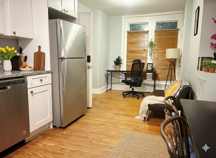 King Bed 1br Entire Home @ Downtown W Free Parking - Baltimore, MD