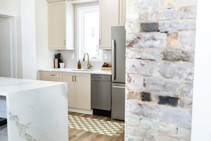 Modern 3br 1.5ba Steps From Downtown - Appleton, WI