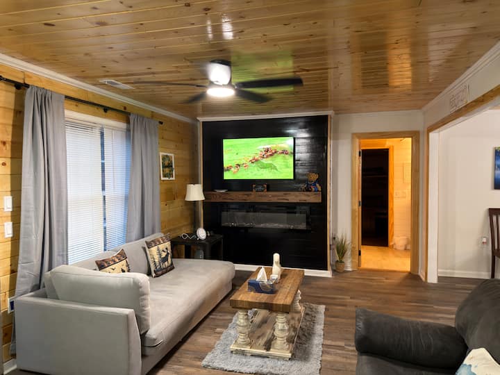 Outdoor Living-hot Tub-breakfast-near Attractions - Pigeon Forge, TN