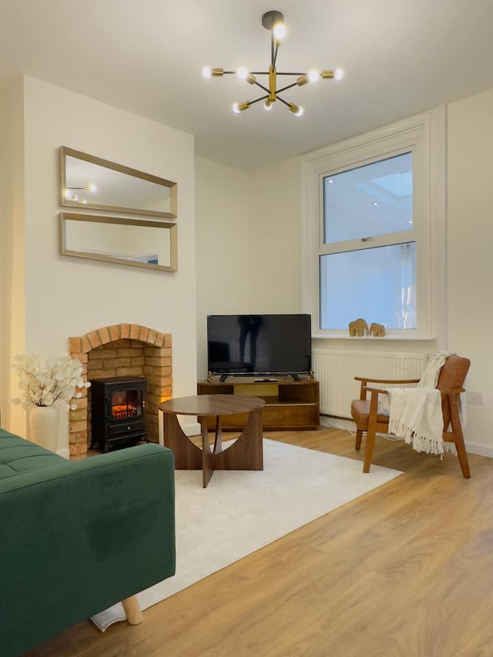 New Cozy & Stylish 3br House With Garden - Banbury