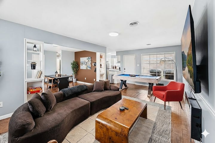 Houston 2br Hideaway | Pool Table & Cozy Lounge - Sharpstown - Houston